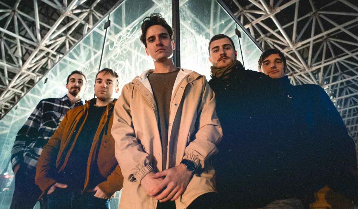 Oasis | Whatever - Tribute Avenue