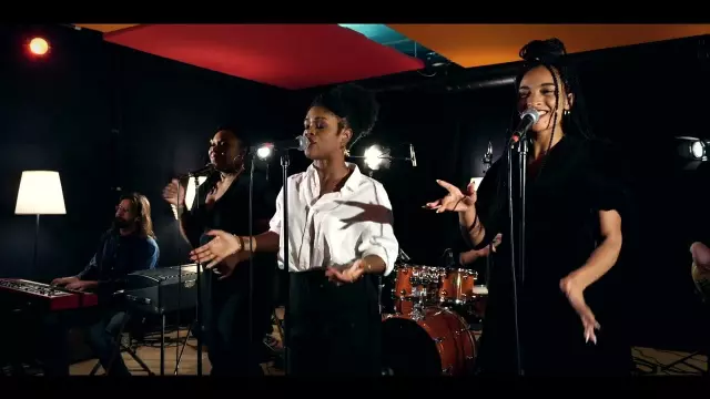 Aretha Franklin | Athéna & Chains of Soul - Tribute Avenue